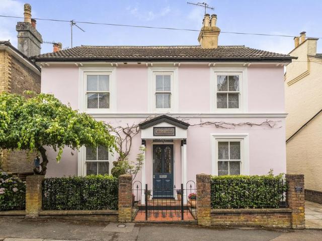 6 bedroom detached house for sale