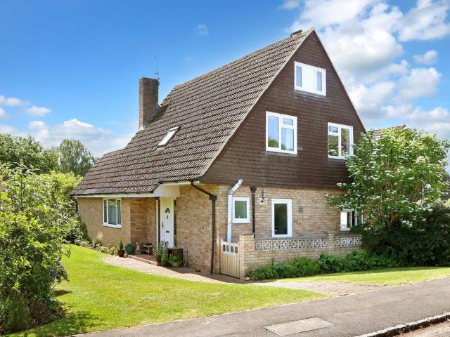6 bedroom detached house for sale