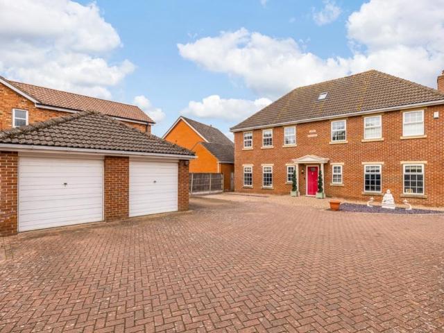 6 bedroom detached house for sale