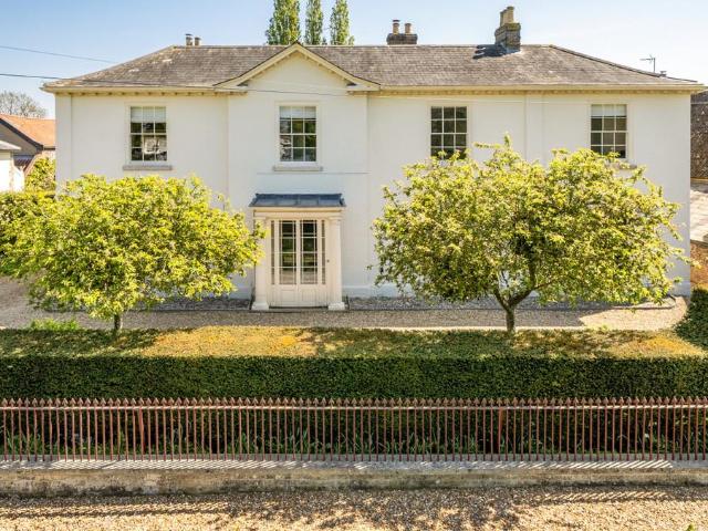 6 bedroom detached house for sale
