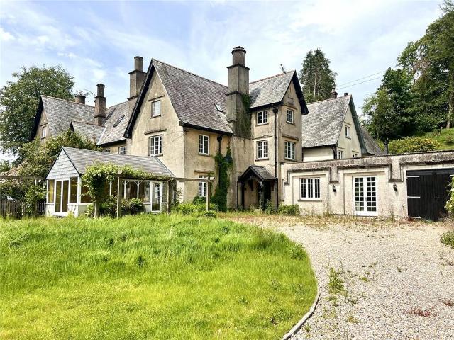 6 bedroom detached house for sale