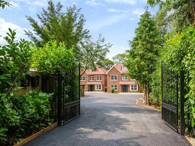 6 bedroom detached house for sale