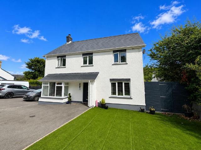 6 bedroom detached house for sale