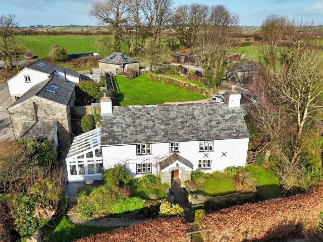 6 bedroom detached house for sale