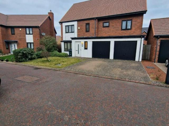 6 bedroom detached house for sale