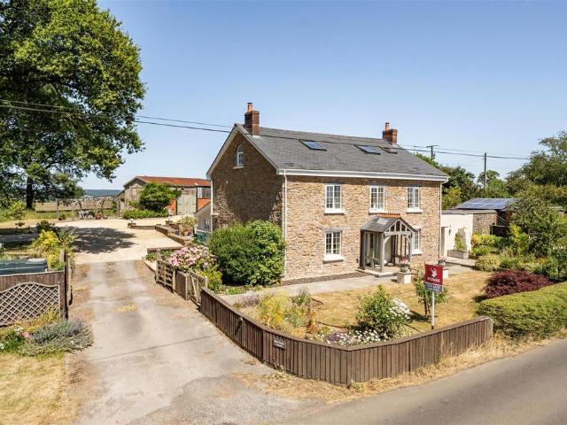 6 bedroom detached house for sale