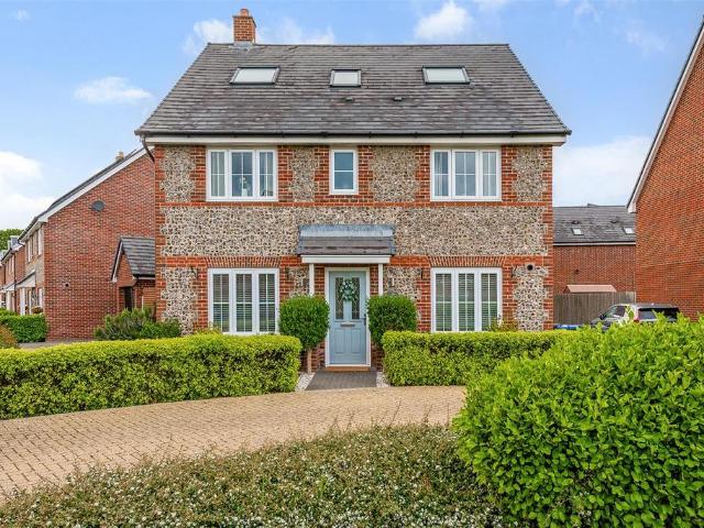 6 bedroom detached house for sale