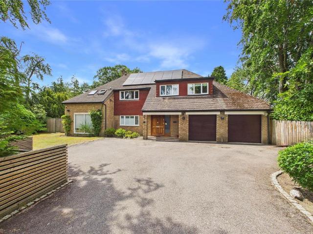 6 bedroom detached house for sale