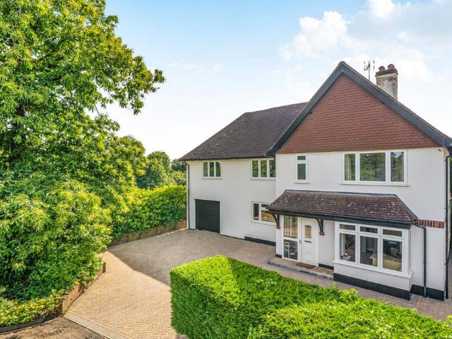 6 bedroom detached house for sale