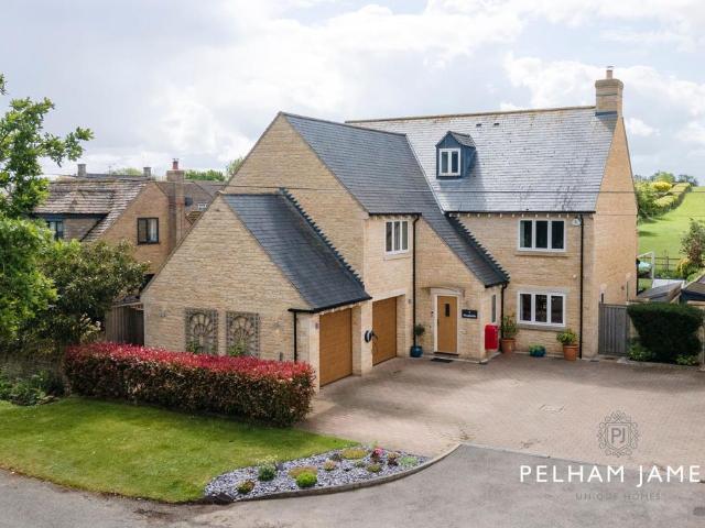 6 bedroom detached house for sale