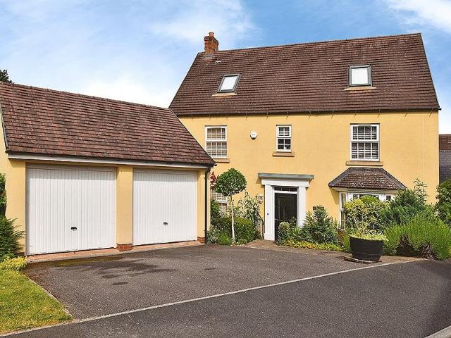 6 bedroom detached house for sale