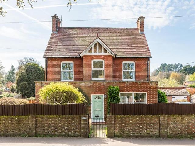 6 bedroom detached house for sale