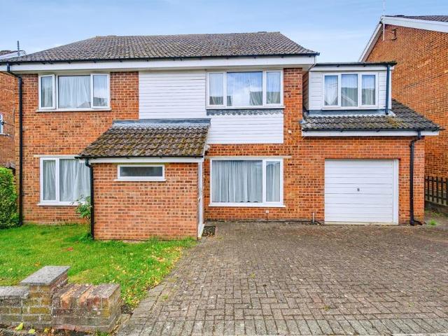6 bedroom detached house for sale