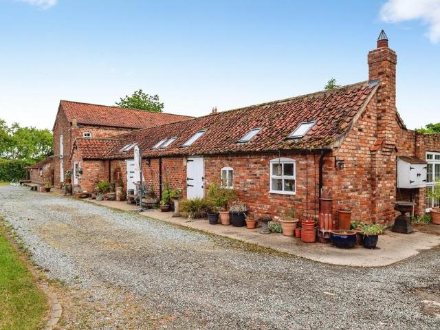 6 bedroom detached house for sale
