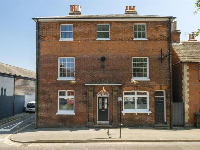 6 bedroom detached house for sale