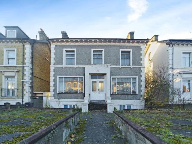 6 bedroom detached house for sale