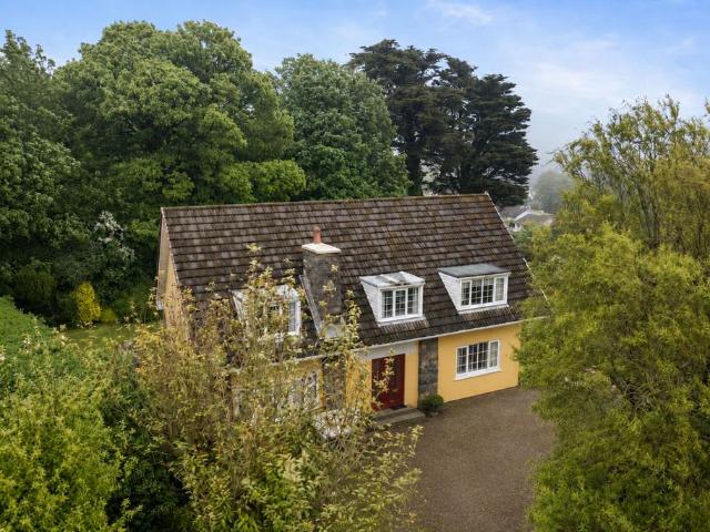 6 bedroom detached house for sale