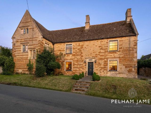 6 bedroom detached house for sale