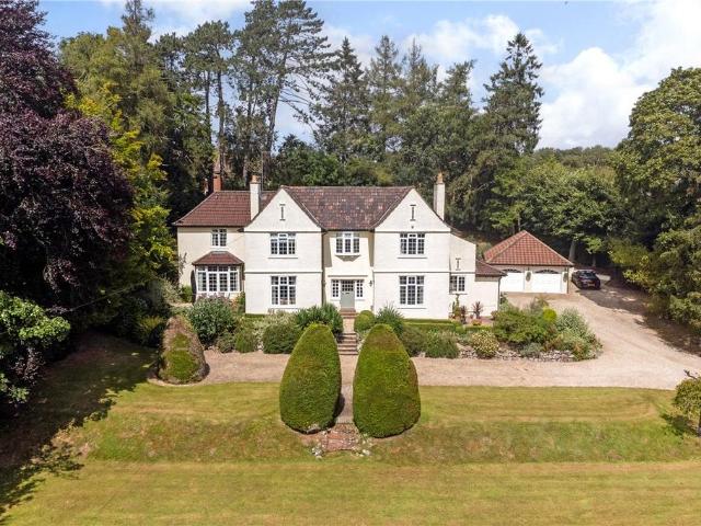 6 bedroom detached house for sale