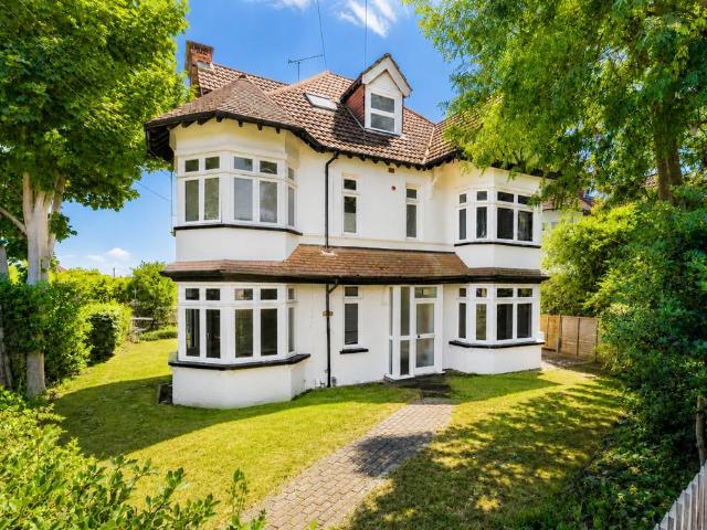 6 bedroom detached house for sale