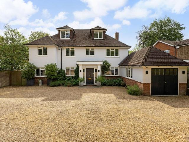6 bedroom detached house for sale