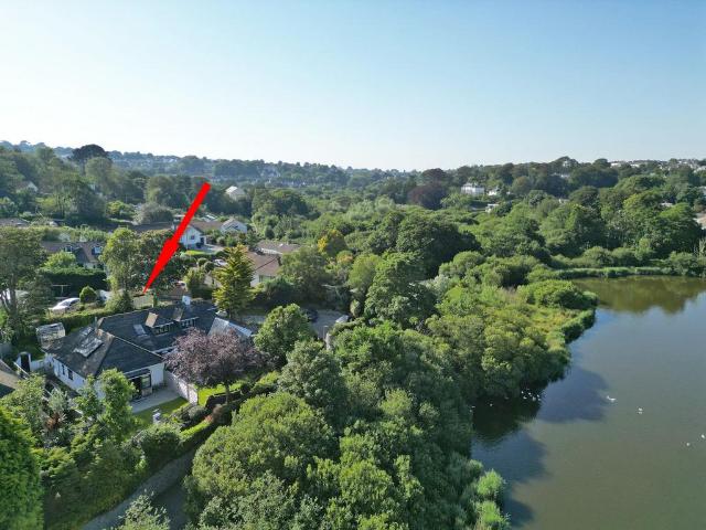 6 bedroom detached house for sale