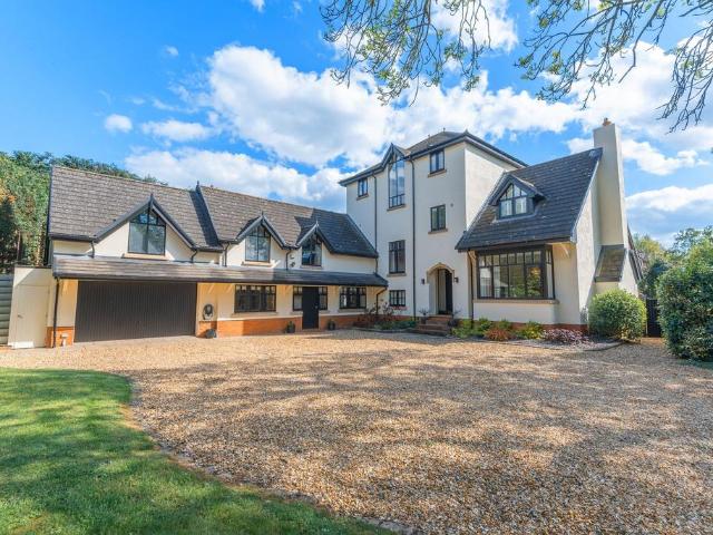 6 bedroom detached house for sale