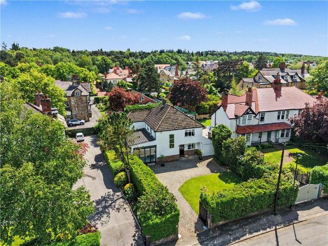 6 bedroom detached house for sale