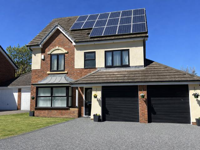 6 bedroom detached house for sale