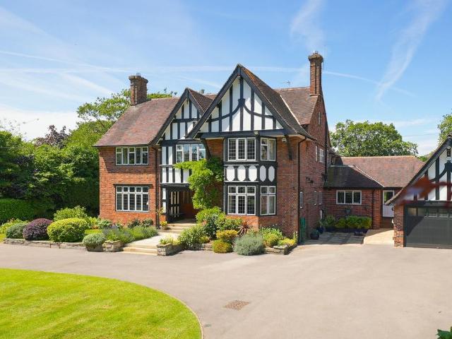 6 bedroom detached house for sale