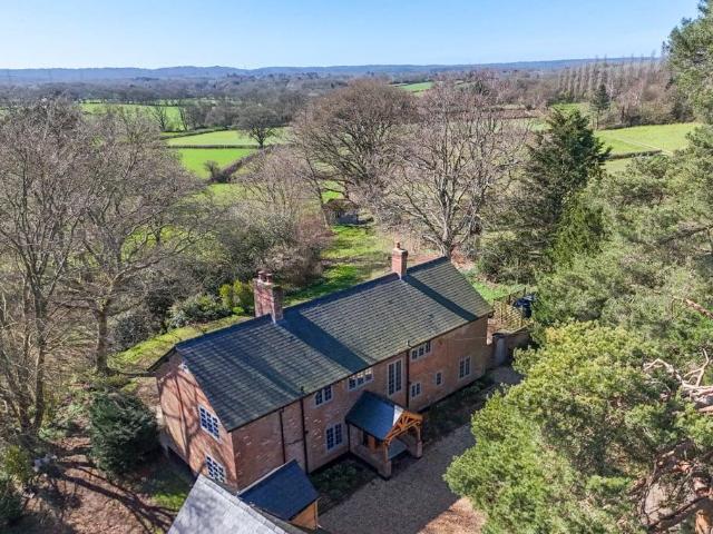 6 bedroom detached house for sale