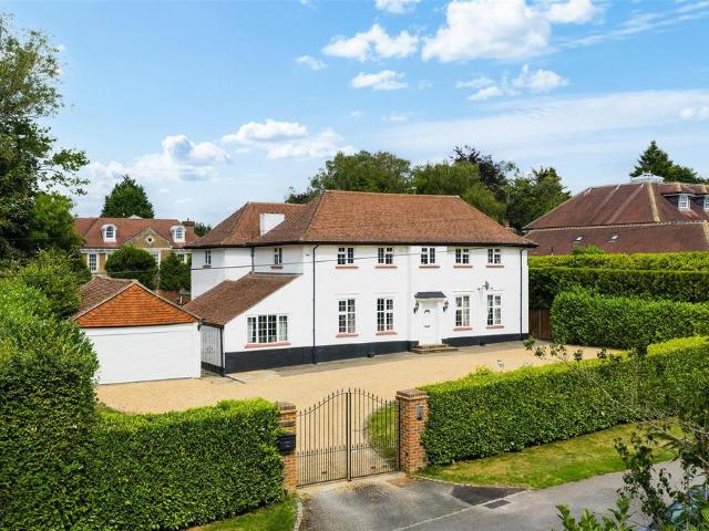 6 bedroom detached house for sale