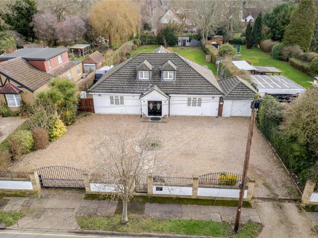 6 bedroom detached house for sale