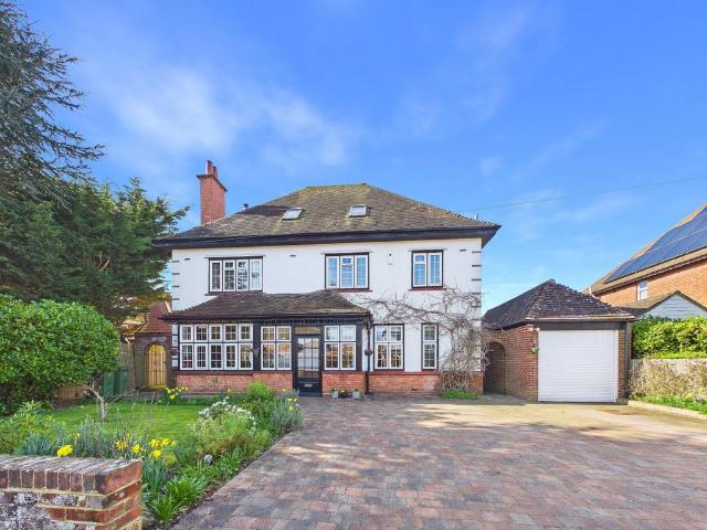 6 bedroom detached house for sale