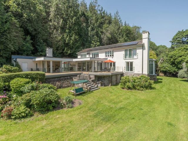 6 bedroom detached house for sale