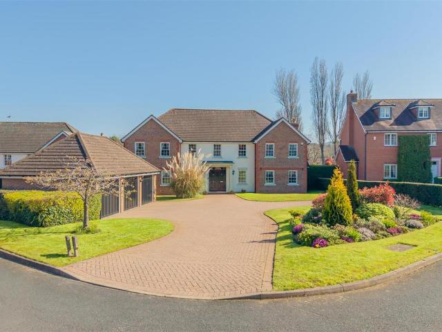 6 bedroom detached house for sale