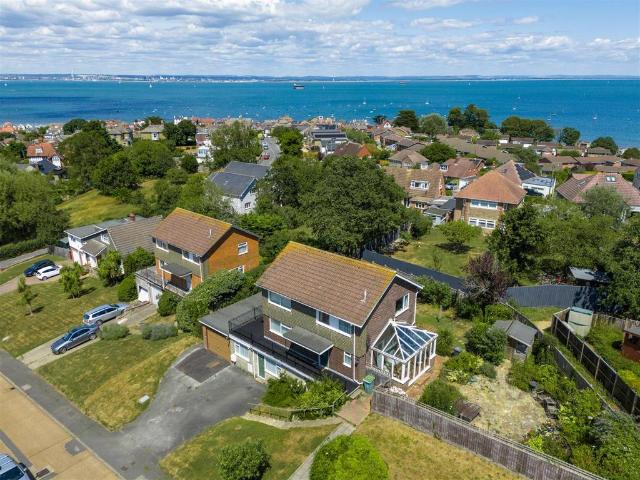 6 bedroom detached house for sale