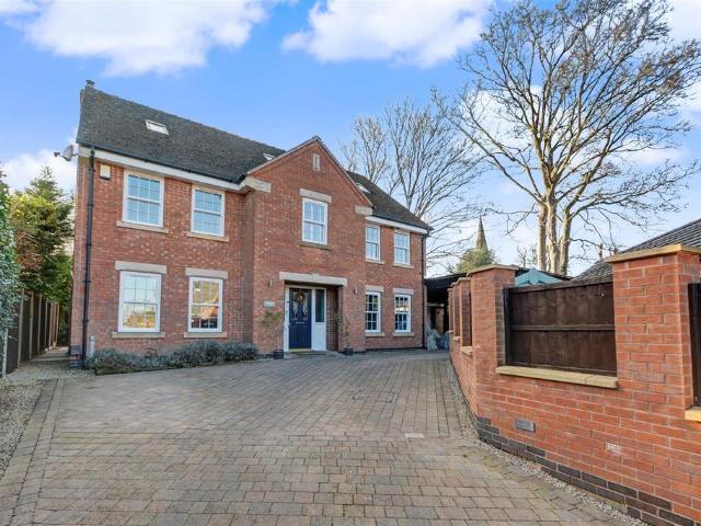6 bedroom detached house for sale