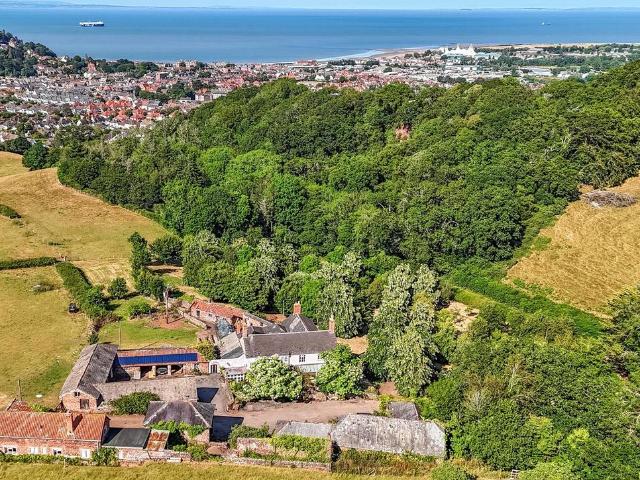 6 bedroom detached house for sale