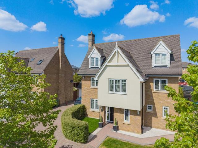6 bedroom detached house for sale