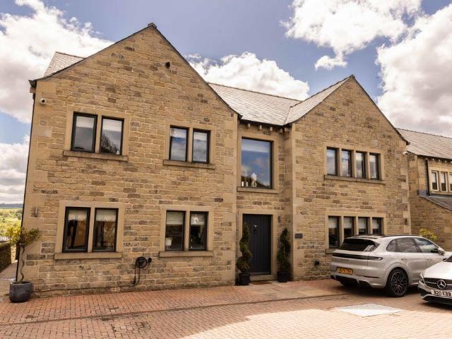 6 bedroom detached house for sale