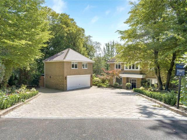 6 bedroom detached house for sale