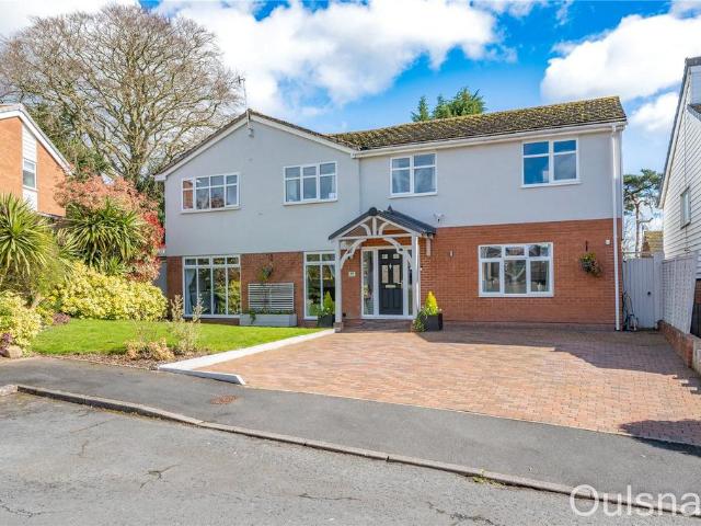 6 bedroom detached house for sale
