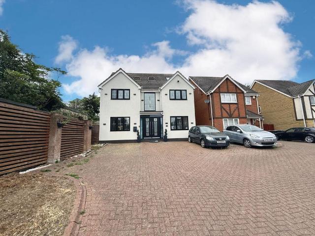 6 bedroom detached house for sale