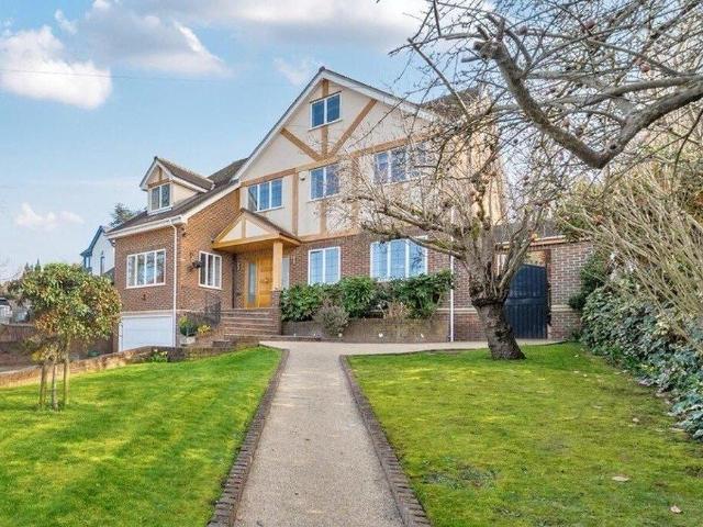 6 bedroom detached house for sale