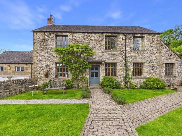 6 bedroom detached house for sale