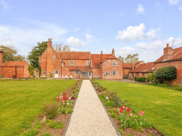6 bedroom detached house for sale