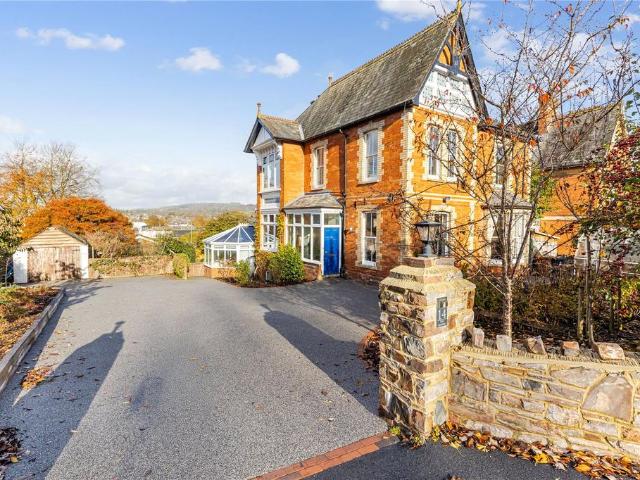 6 bedroom detached house for sale