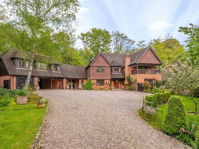 6 bedroom detached house for sale