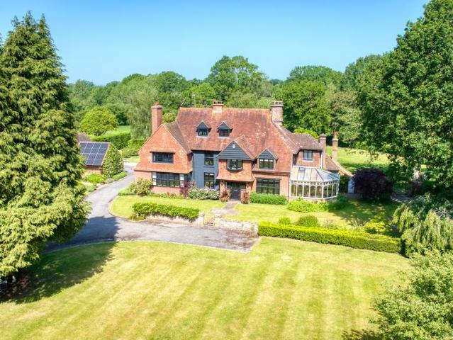 6 bedroom detached house for sale
